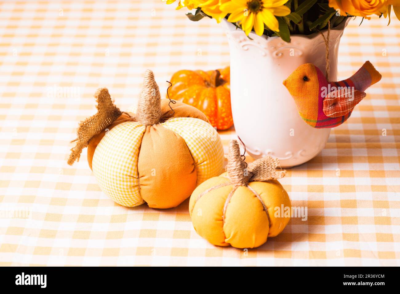 Table decor hi-res stock photography and images - Alamy