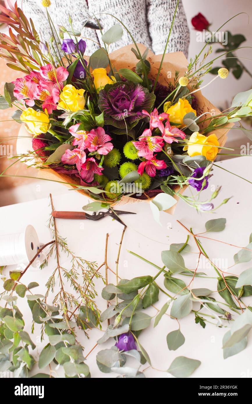 Florist work woman making bouquet hi-res stock photography and images ...