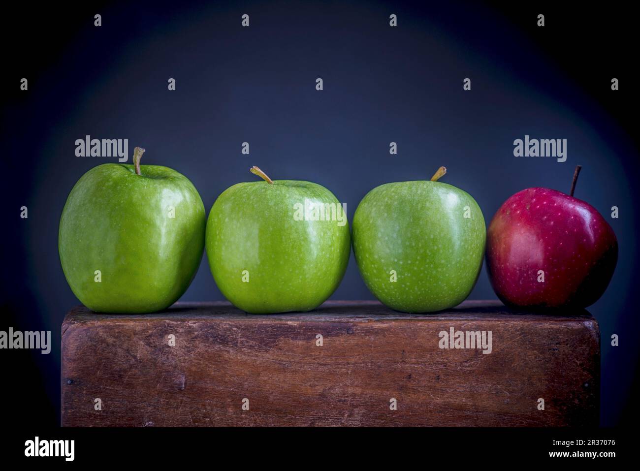 Apples (green and red) in a row Stock Photo - Alamy