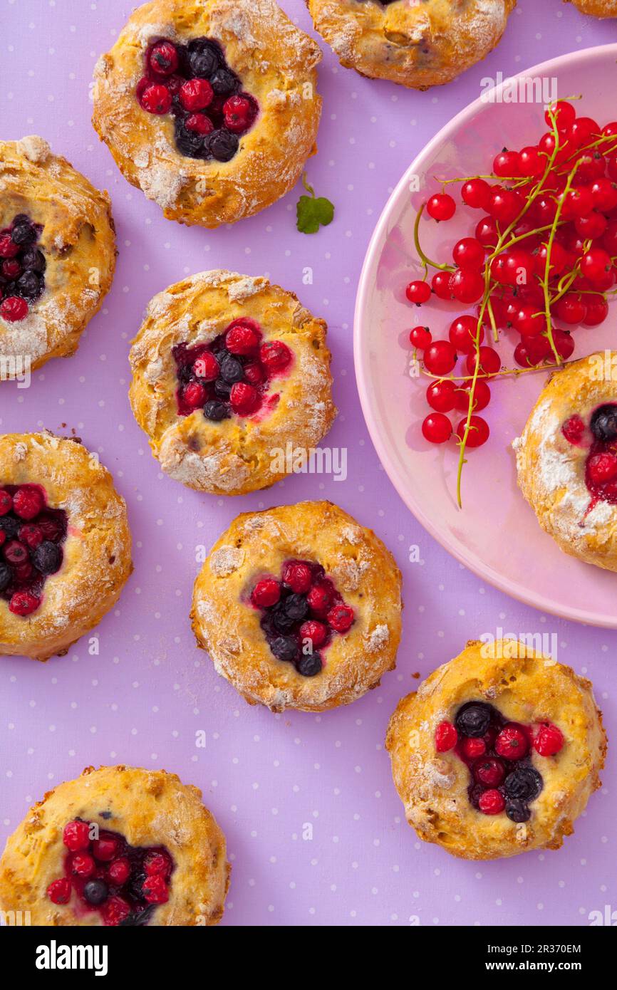 Biscuits with fresh berries Stock Photo - Alamy
