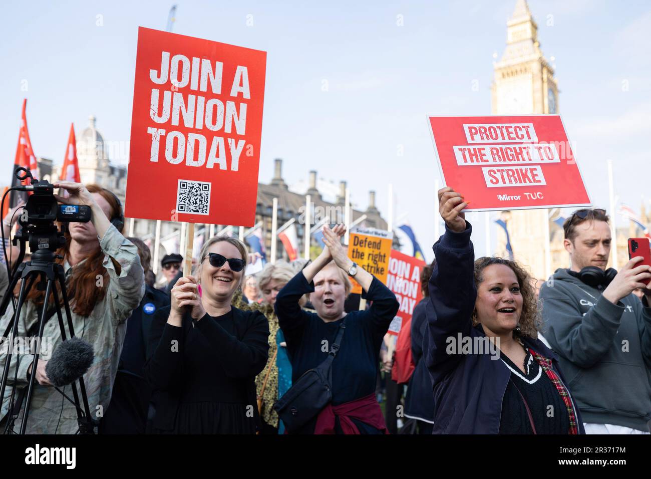 Strikes minimum service levels bill hi-res stock photography and images ...