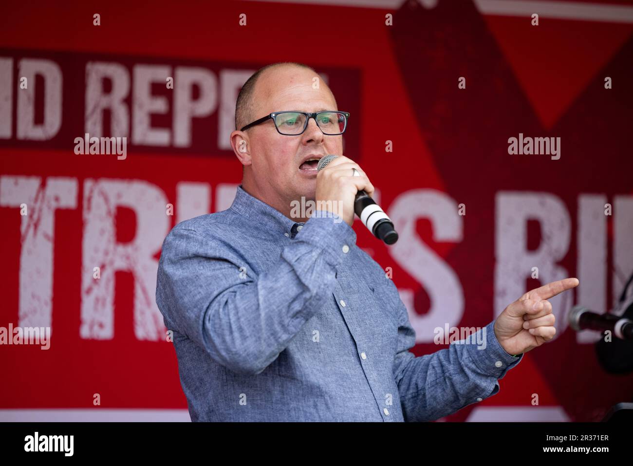 Minimum service levels bill hi-res stock photography and images - Alamy
