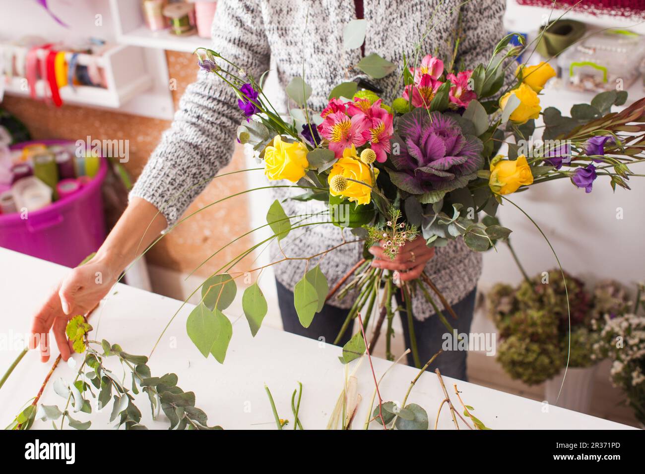 Bouquet fresh violet yellow hi-res stock photography and images - Alamy
