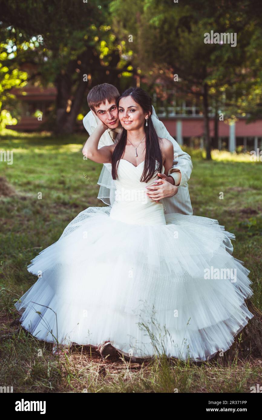 Cute young couple holding hi-res stock photography and images - Alamy