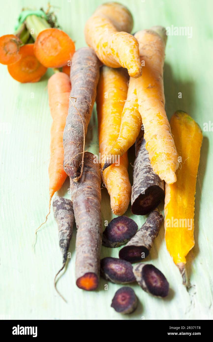 Different coloured organic carrots Stock Photo - Alamy