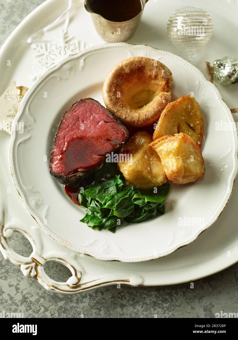 Sunday lunch with beef, Yorkshire pudding and roast potatoes (England ...