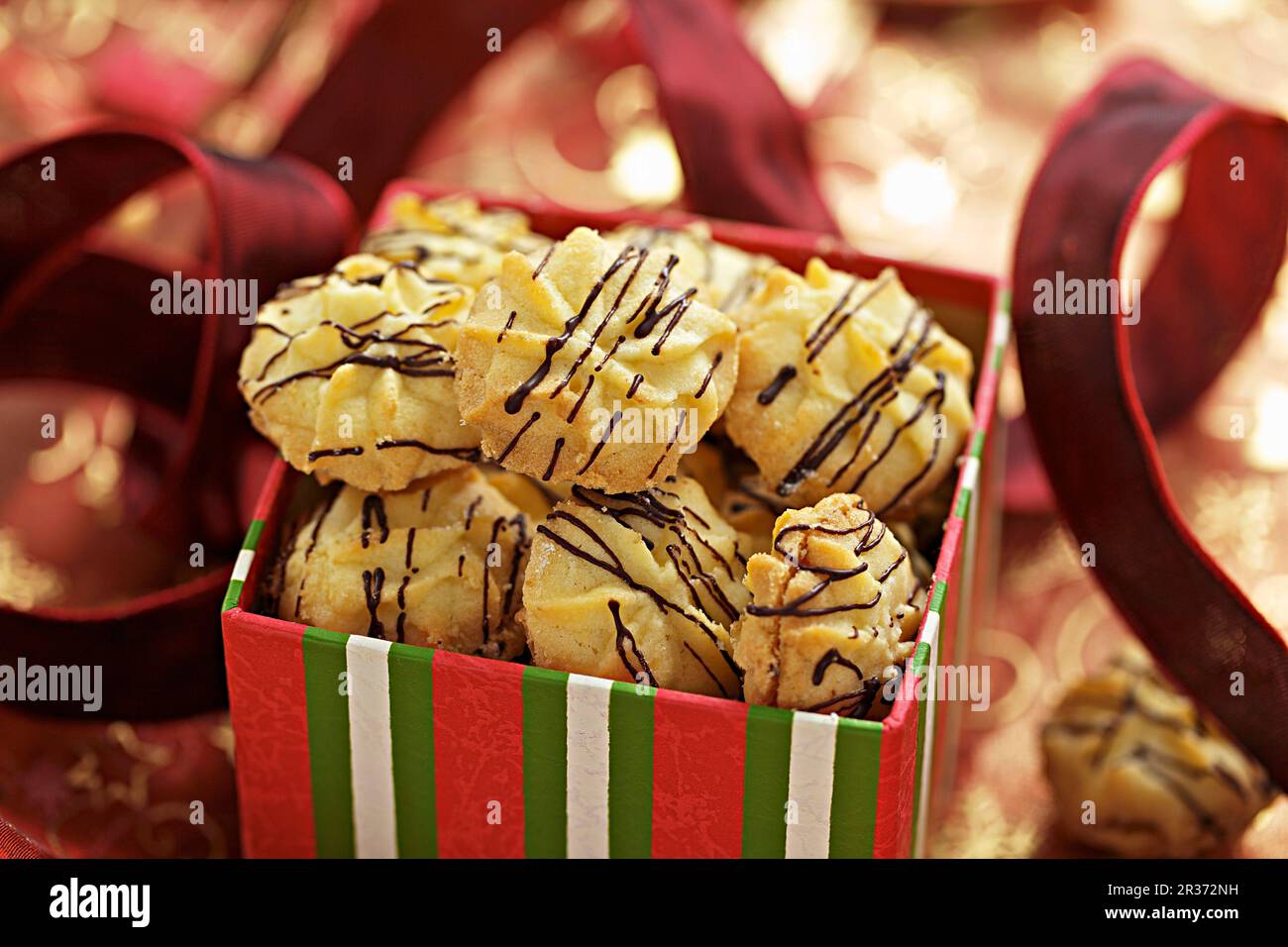 Linzer biscuits in a biscuit box Stock Photo - Alamy