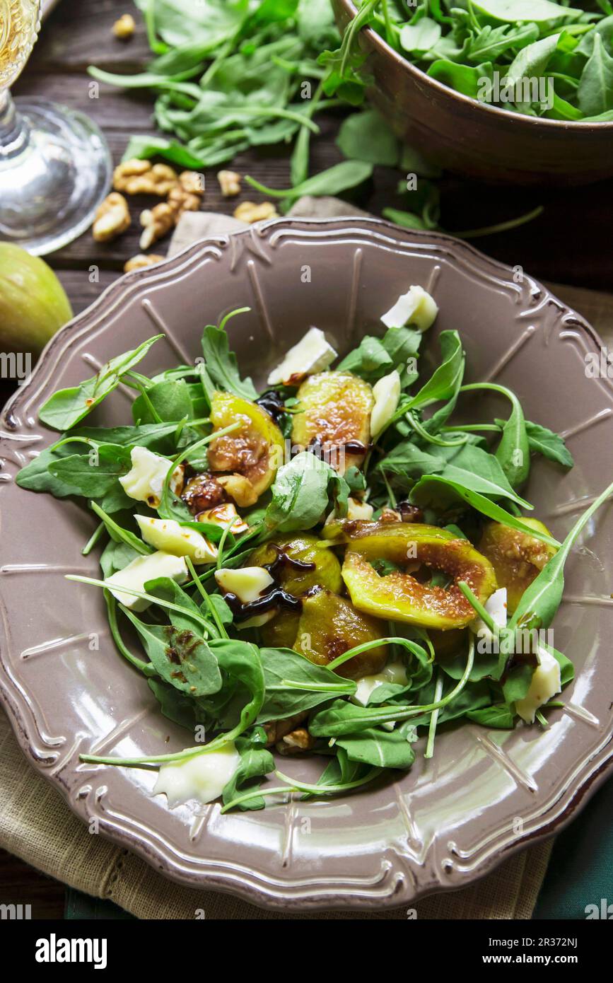 Rocket and spinach salad with pan-fried figs and cheese Stock Photo - Alamy