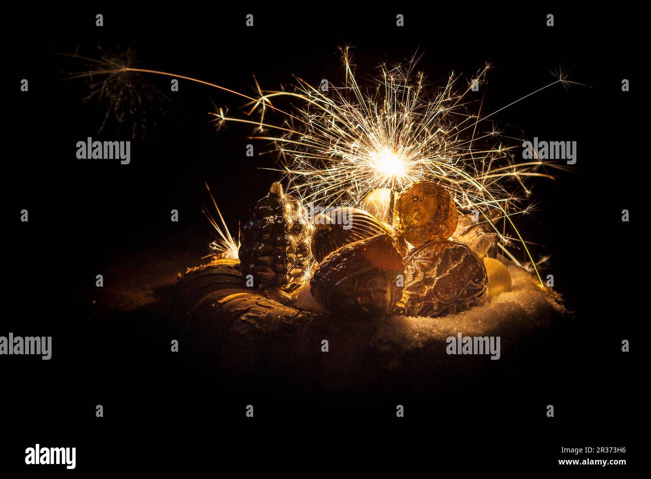Silver sparkler hi-res stock photography and images - Alamy