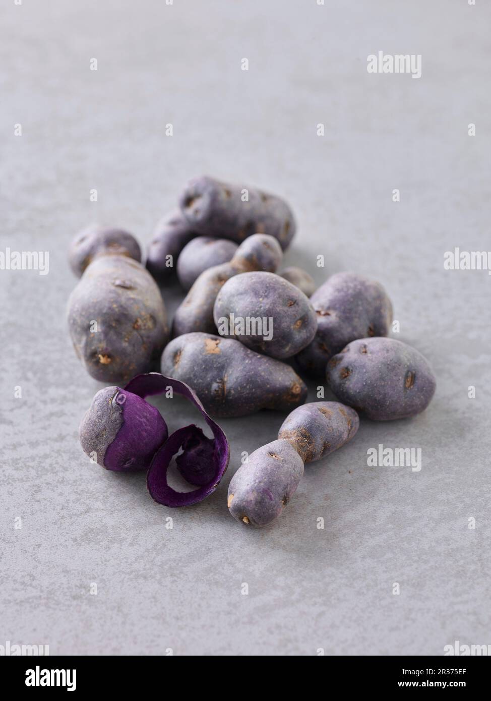 Purple skin potatoes hi-res stock photography and images - Alamy