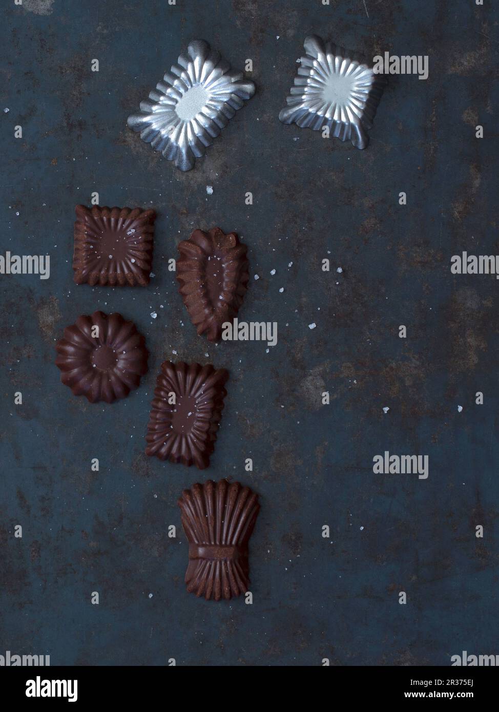 Small moulds hi-res stock photography and images - Alamy