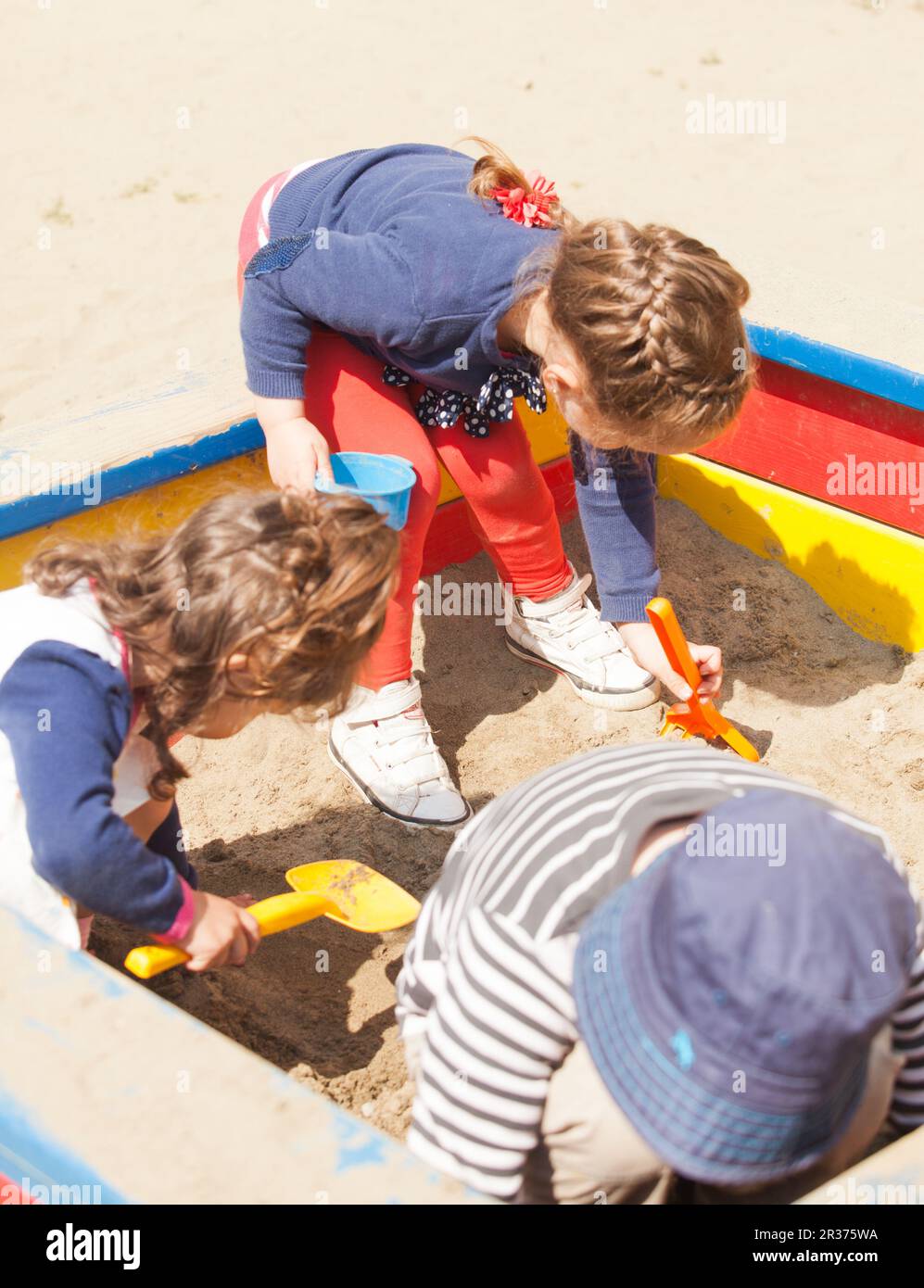 Sandbox family people hi-res stock photography and images - Alamy