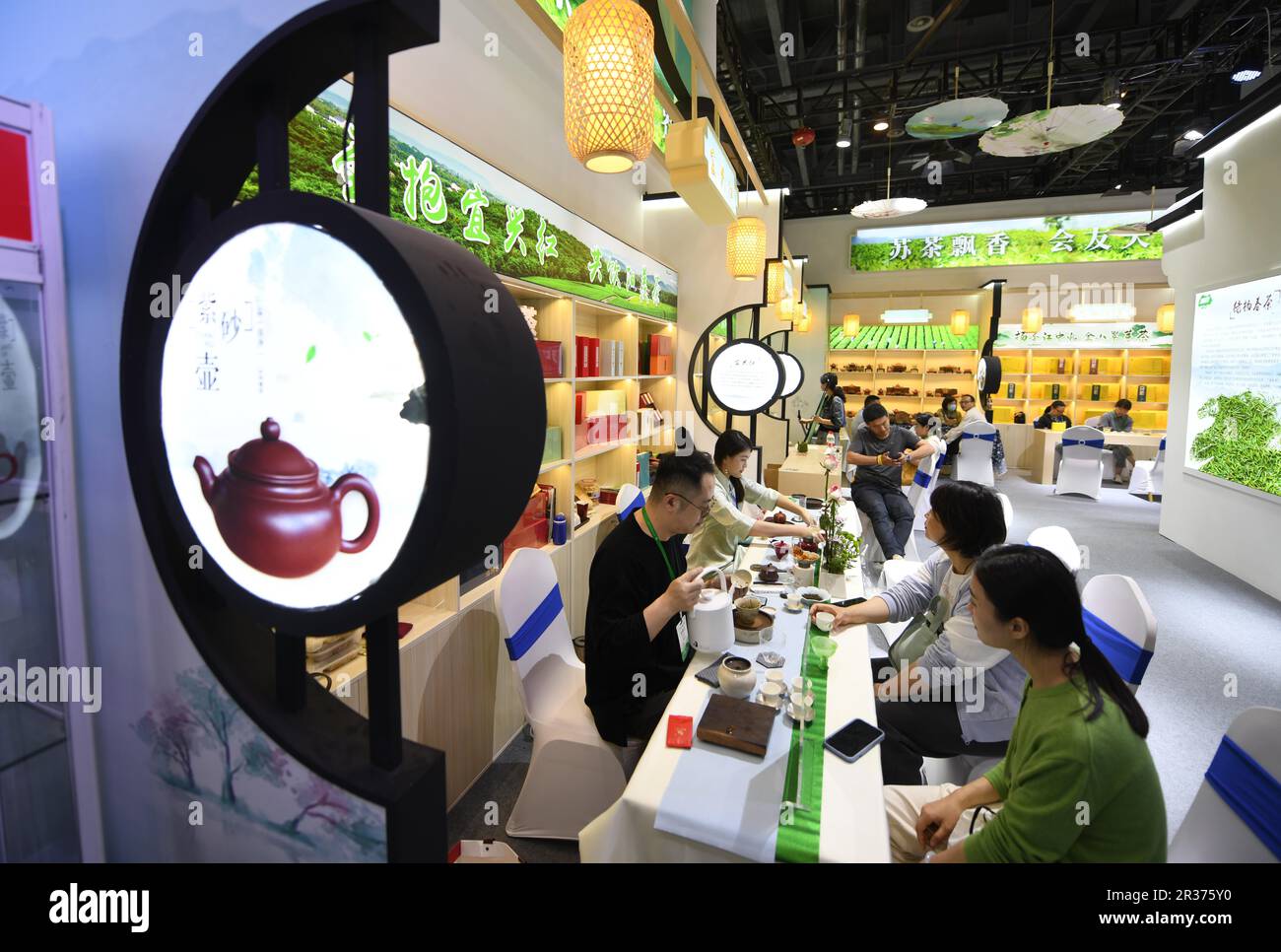 **CHINESE MAINLAND, HONG KONG, MACAU AND TAIWAN OUT** People visit the ...