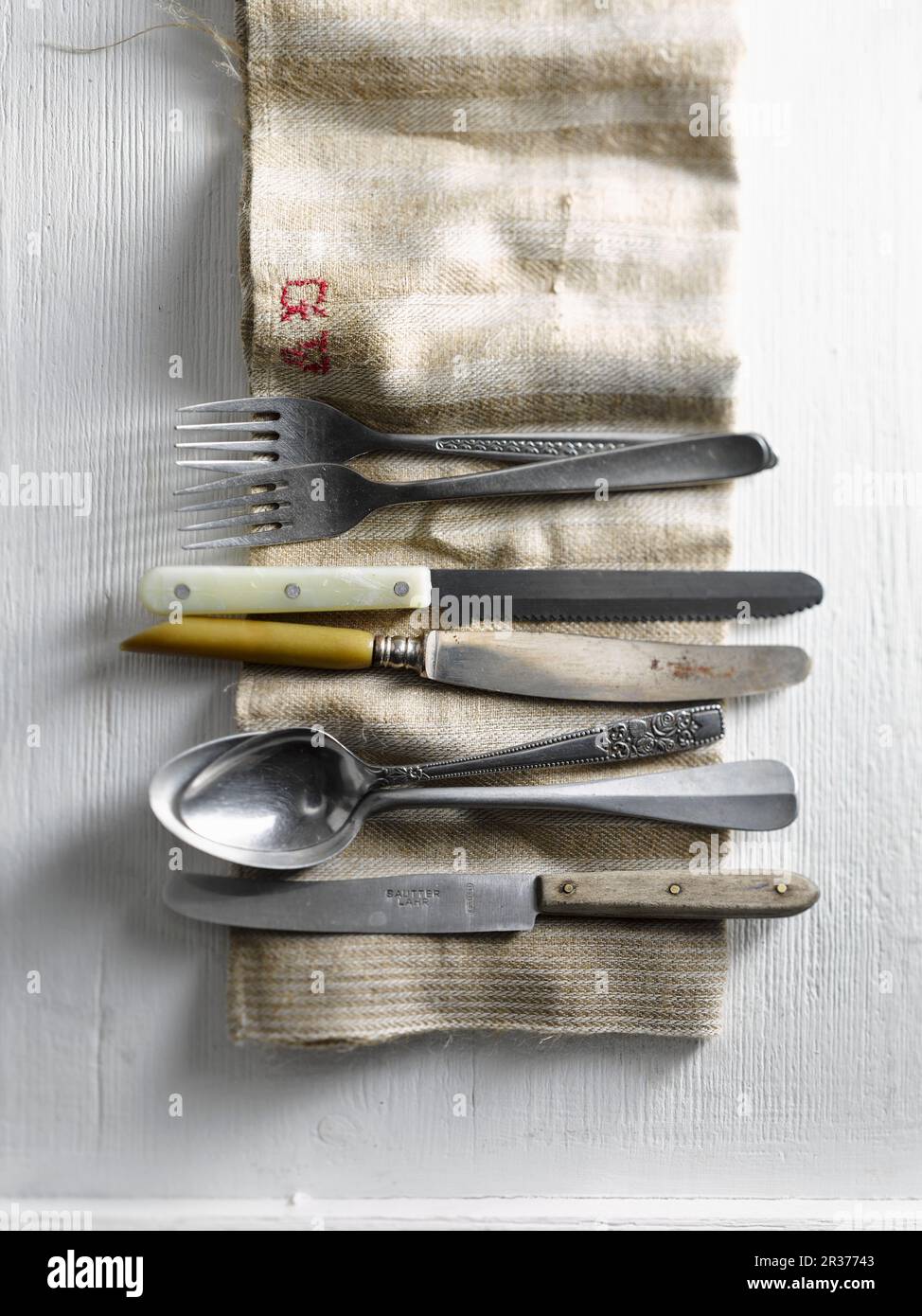 Linen tablecloth cutlery hi-res stock photography and images - Alamy