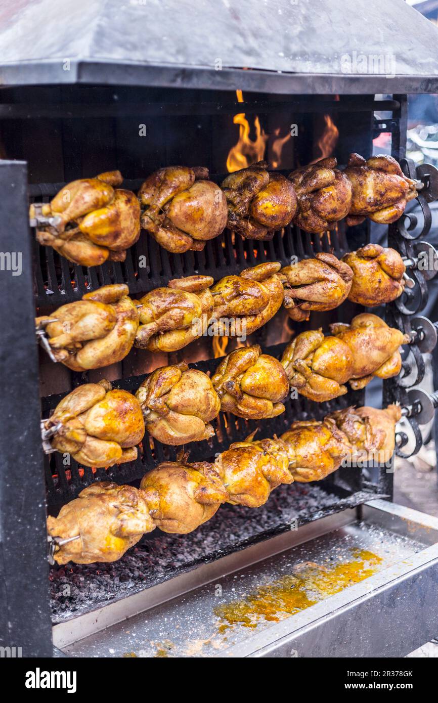 Market stall with roast chicken hi-res stock photography and images - Alamy