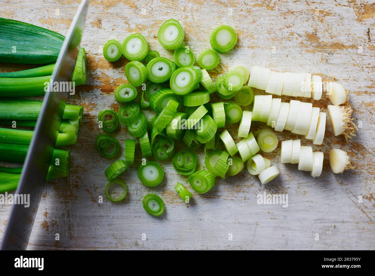 Onion being sliced hi-res stock photography and images - Alamy