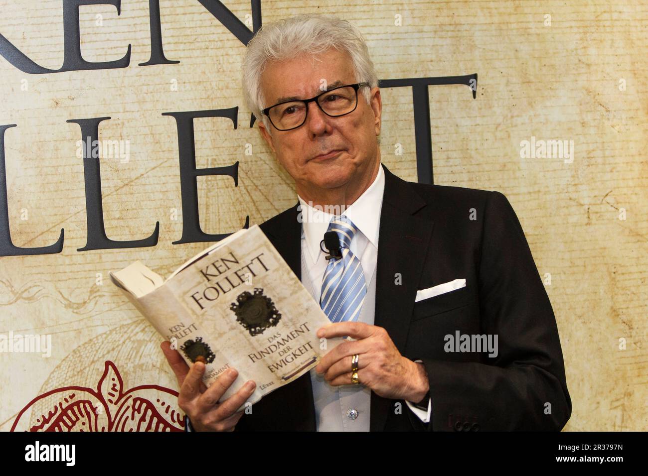 Ken follettbuchmesse hi-res stock photography and images - Alamy