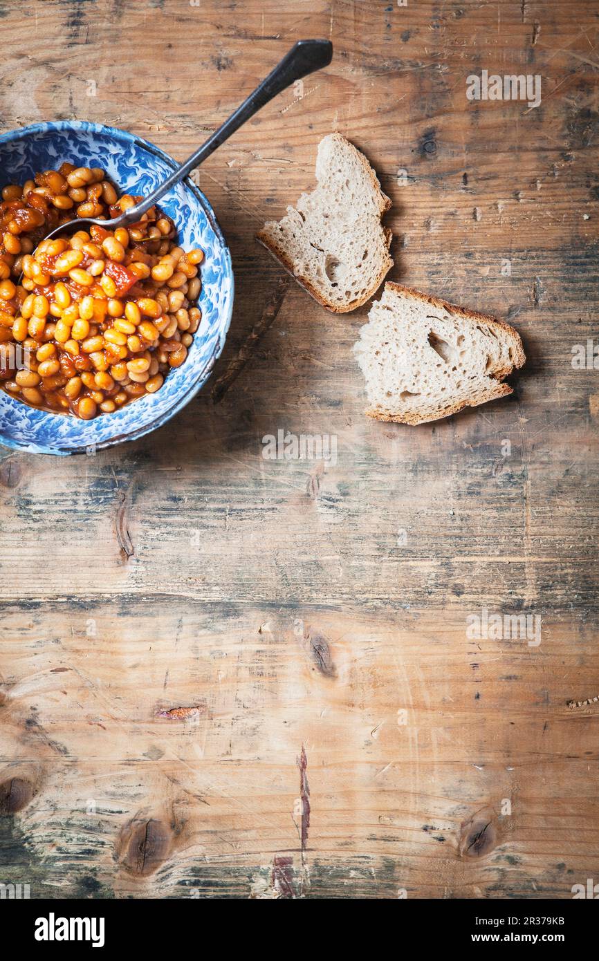Baked beans with bread (Vegan Stock Photo - Alamy