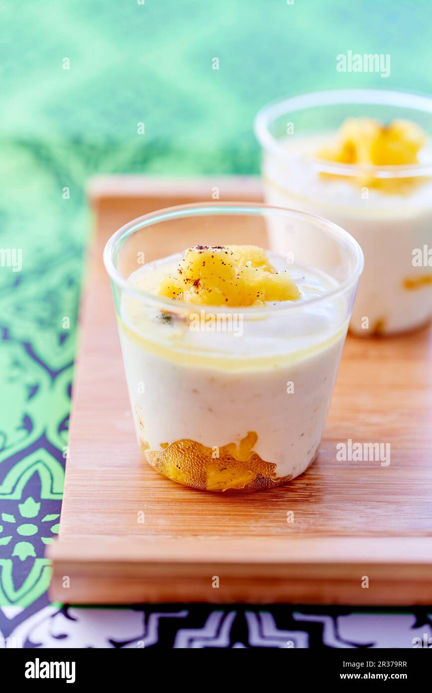 Drink inside pineapple hi-res stock photography and images - Alamy