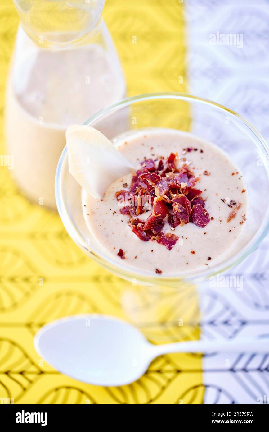 Chicory and cream hi-res stock photography and images - Alamy