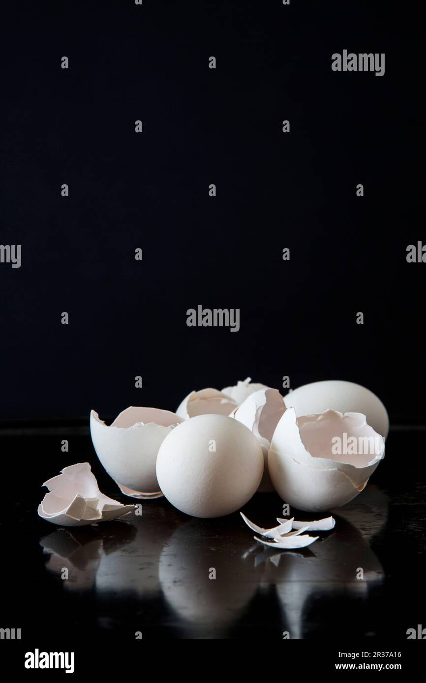 White eggshells hi-res stock photography and images - Alamy