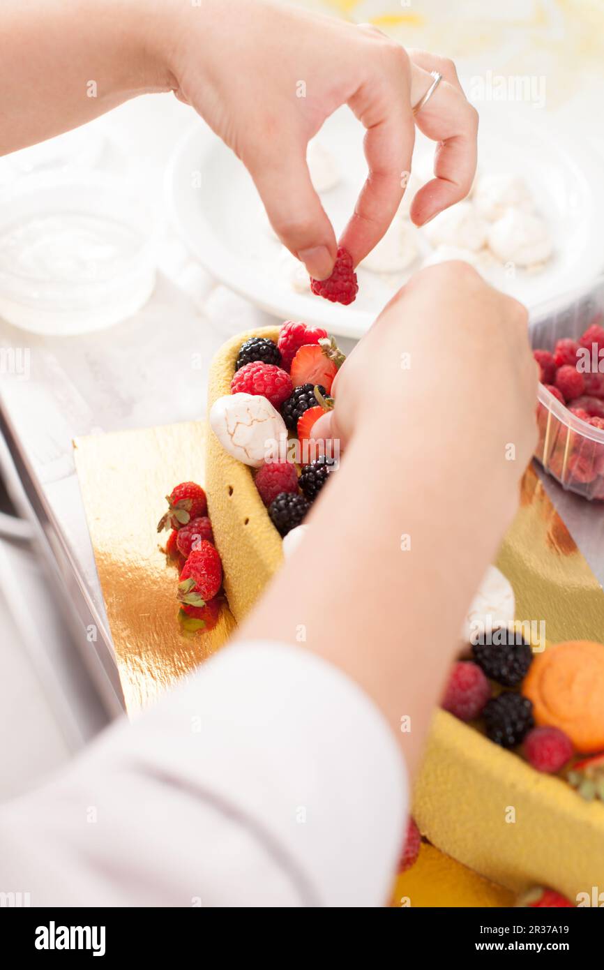 Decorating the cake Stock Photo - Alamy