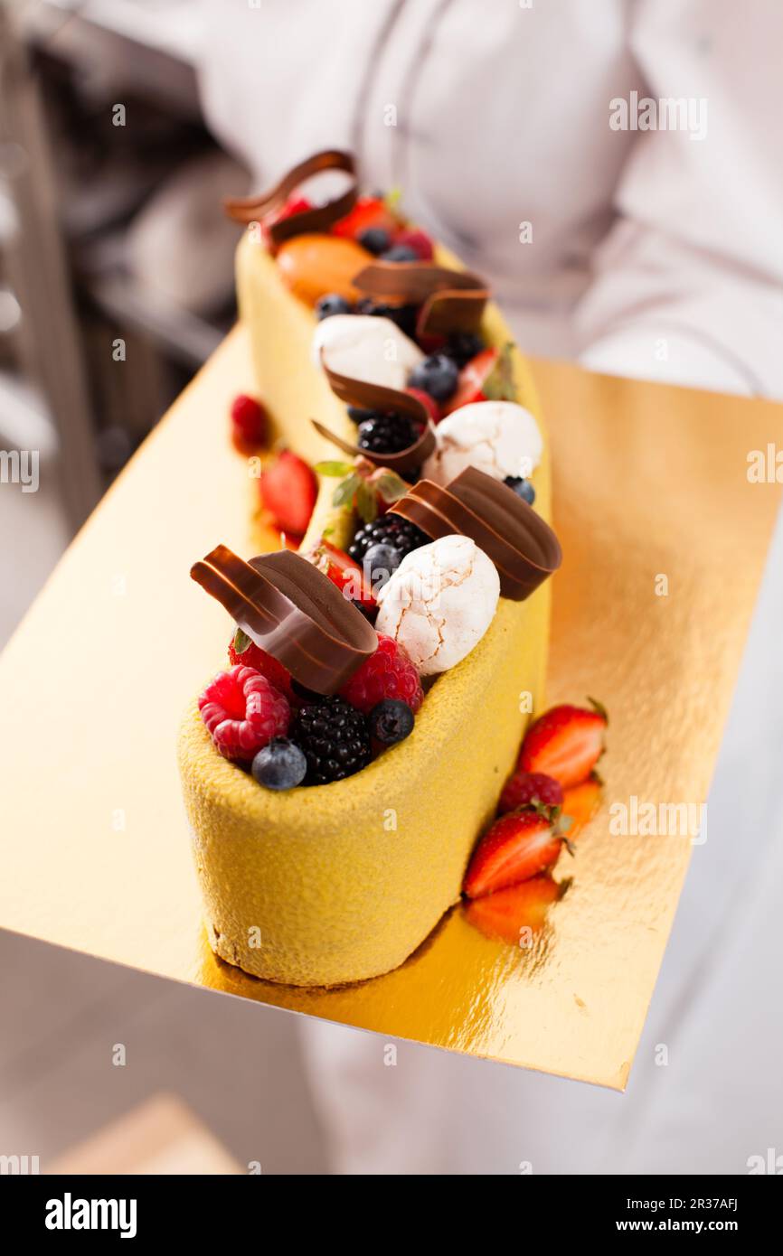 Decorating the cake Stock Photo - Alamy