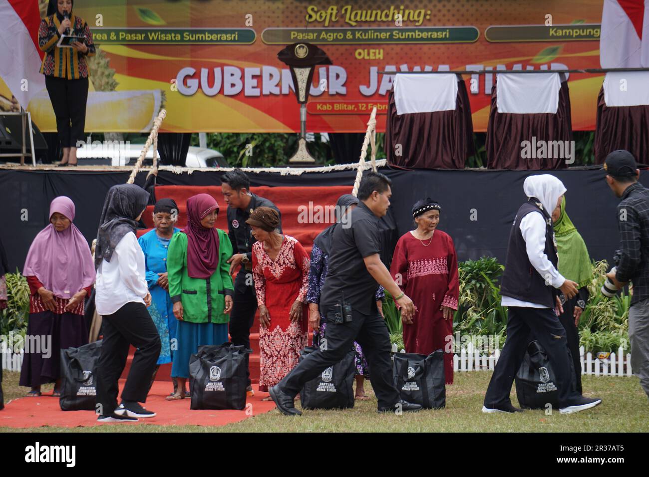 Khofifah Indar Parawansa (governor of East Java) on sumberasri durian ...