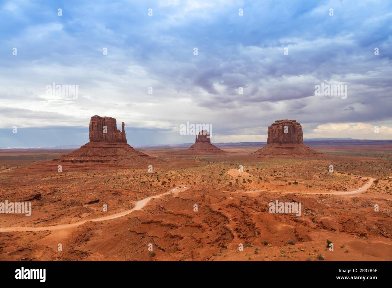 Complementary colours blue and orange in this iconic view of Monument ...