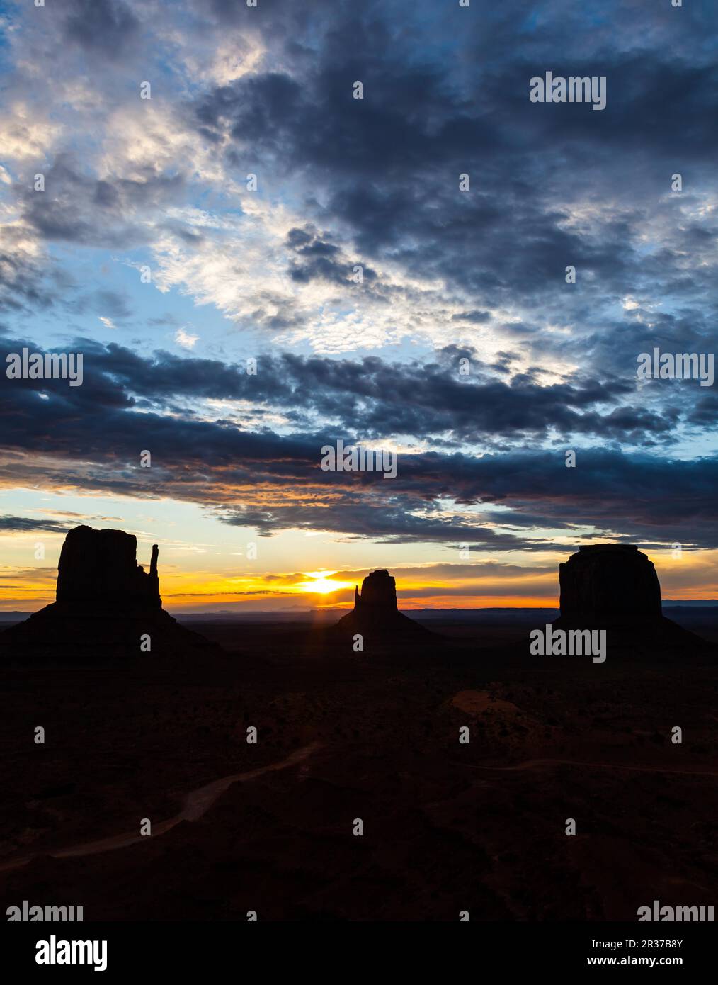 Wonderful colours during sunrise in this iconic view of Monument Valley ...