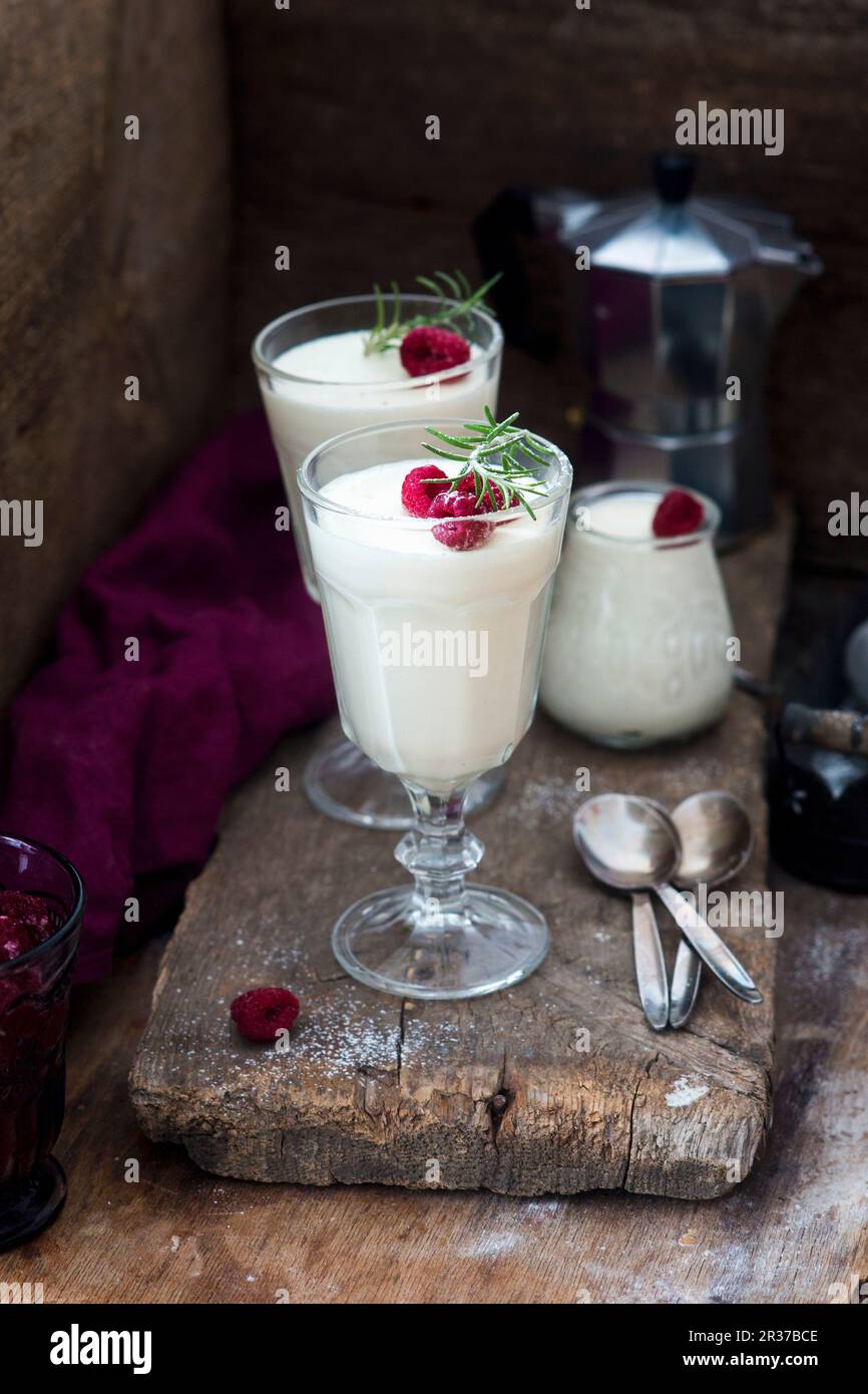 Raspberries vanilla panna cotta hi-res stock photography and images - Alamy