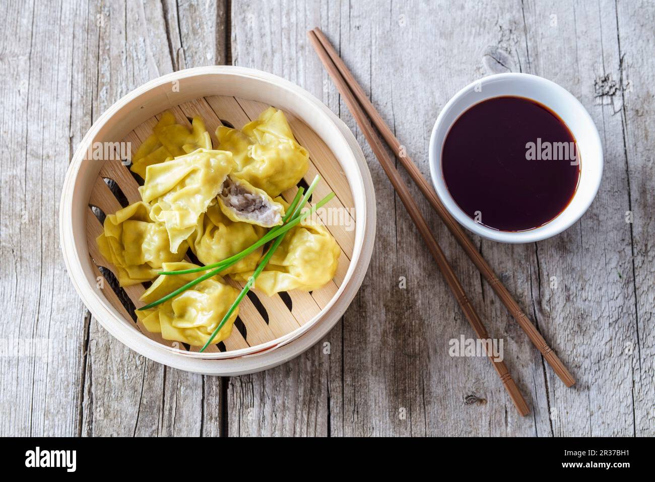 Won tons with plum sauce (China Stock Photo - Alamy