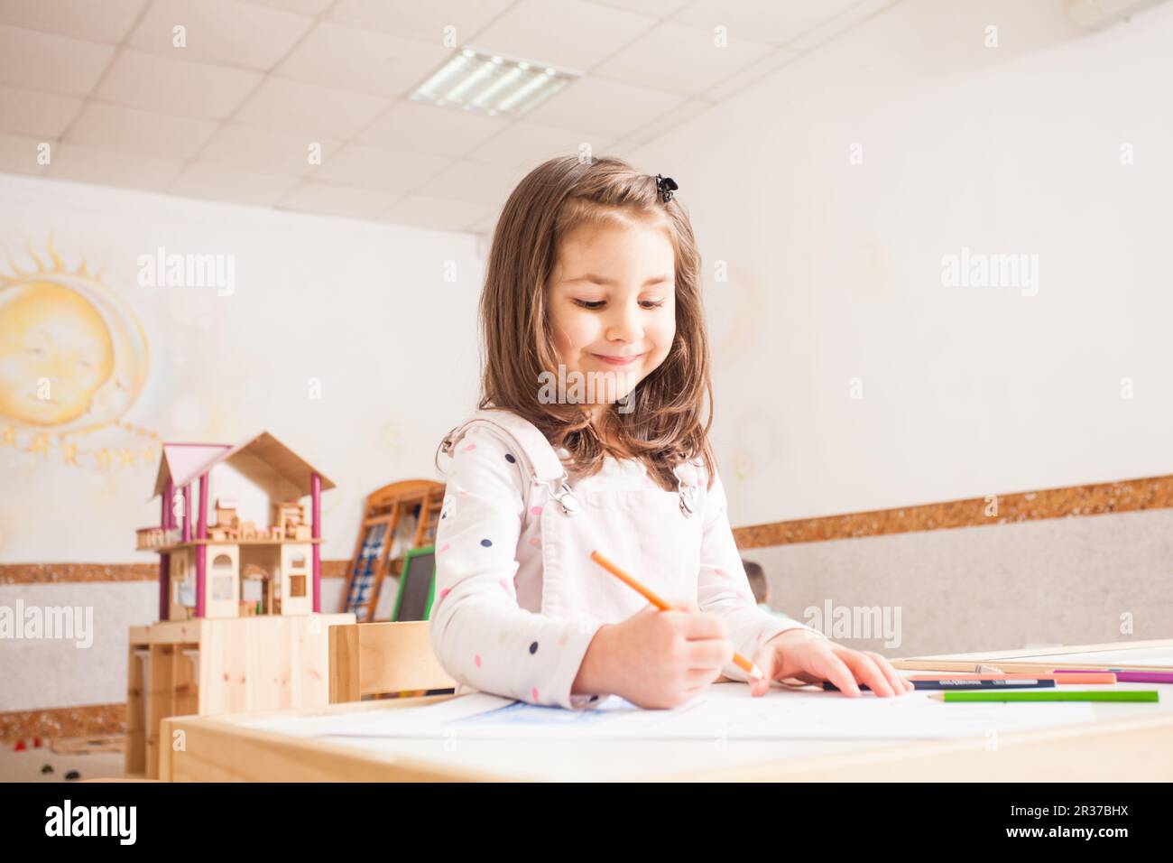 Drawing lesson in kindergarten Stock Photo - Alamy