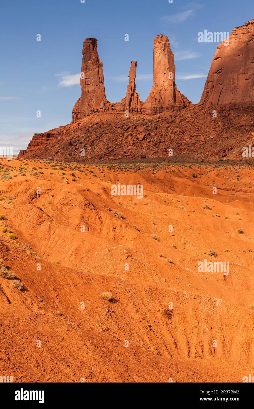 Complementary colours blue and orange in this iconic view of Monument ...