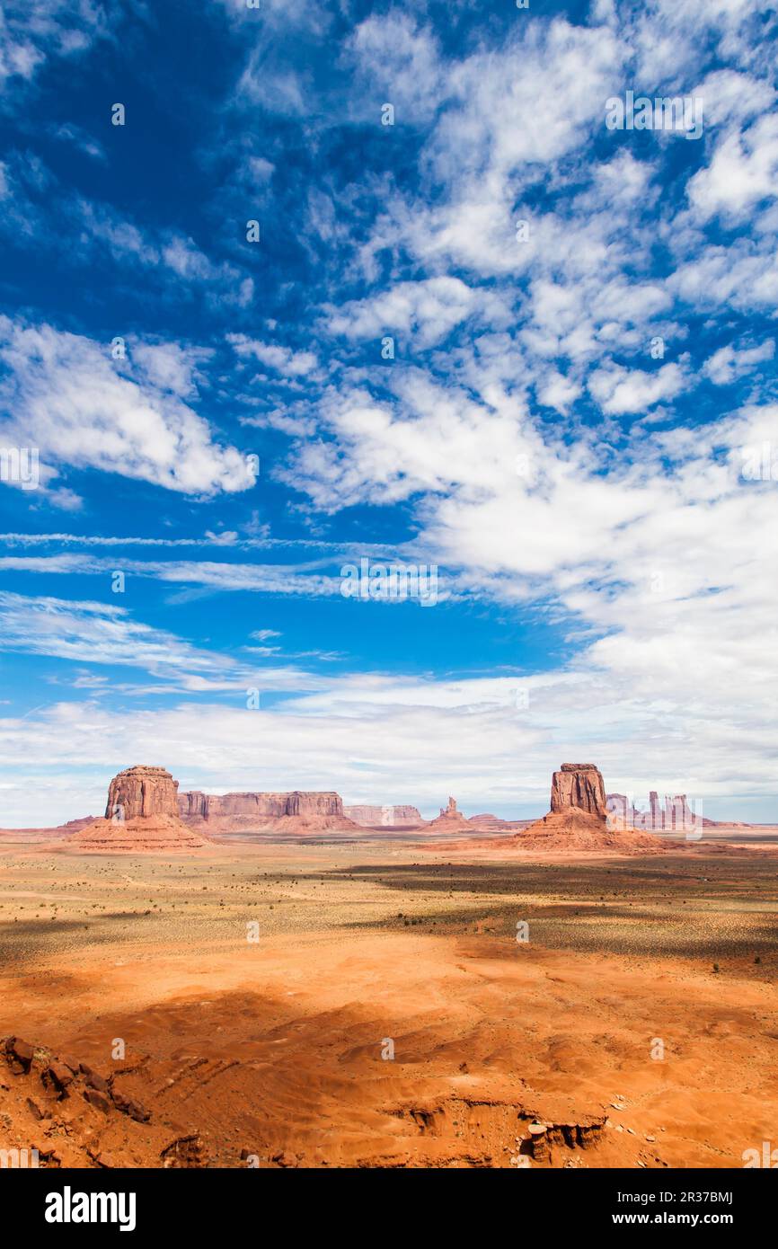 Complementary colours blue and orange in this iconic view of Monument ...