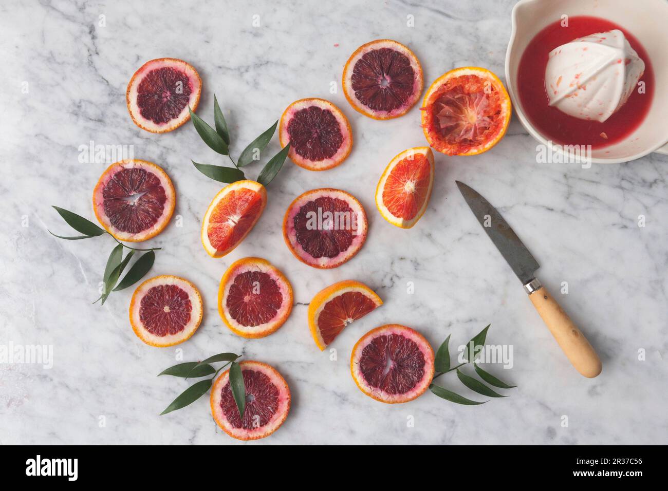 Blood orange segments hi-res stock photography and images - Alamy