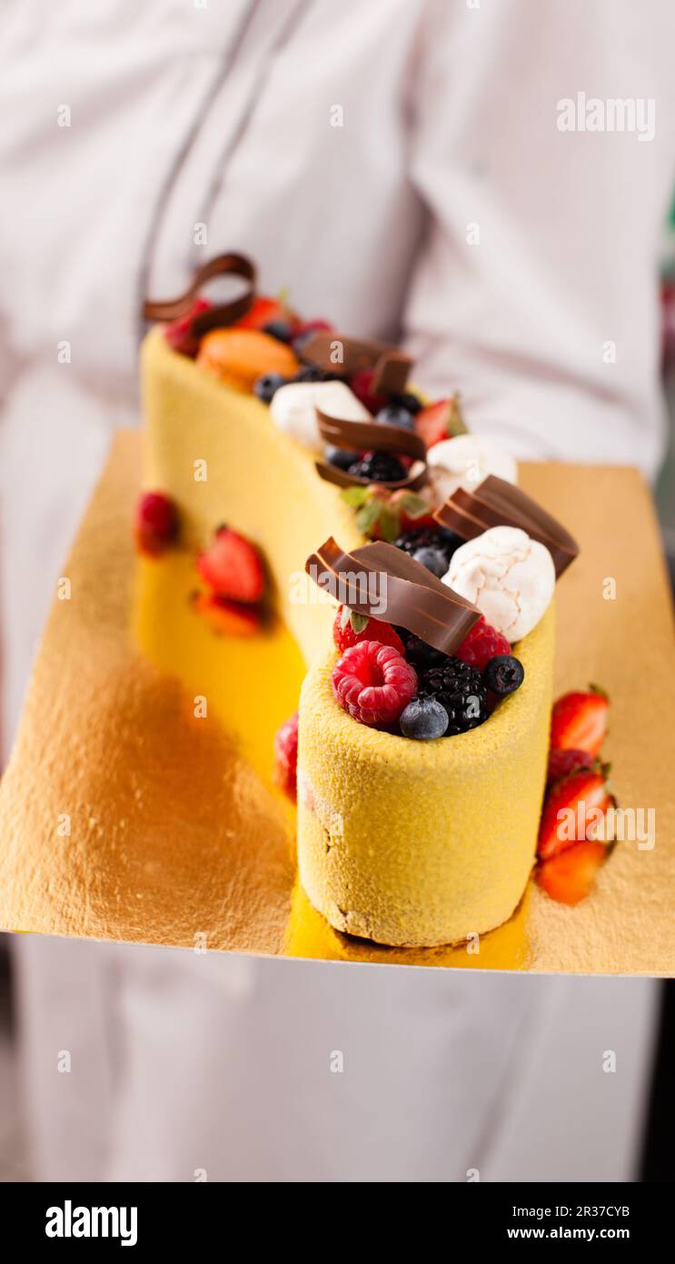 Decorating the cake Stock Photo - Alamy