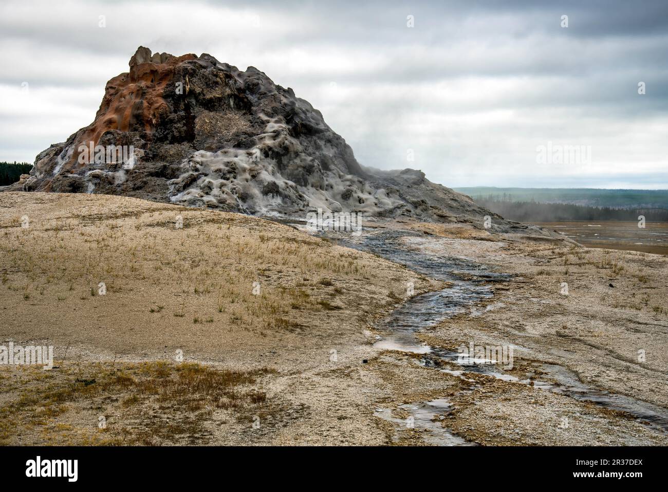 White dome geyser eruption hi-res stock photography and images - Alamy