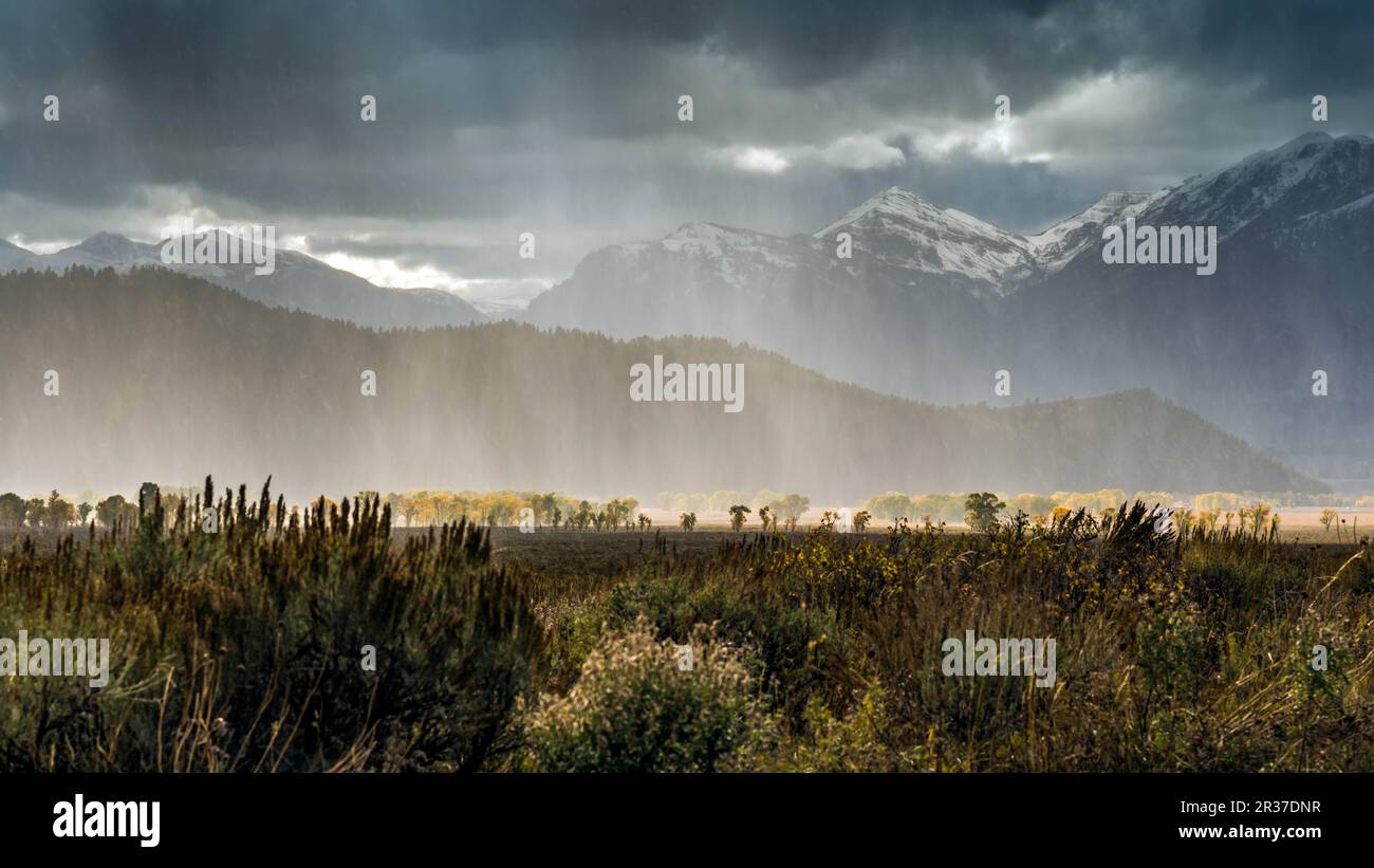 Storm sweeping landscape hi-res stock photography and images - Alamy