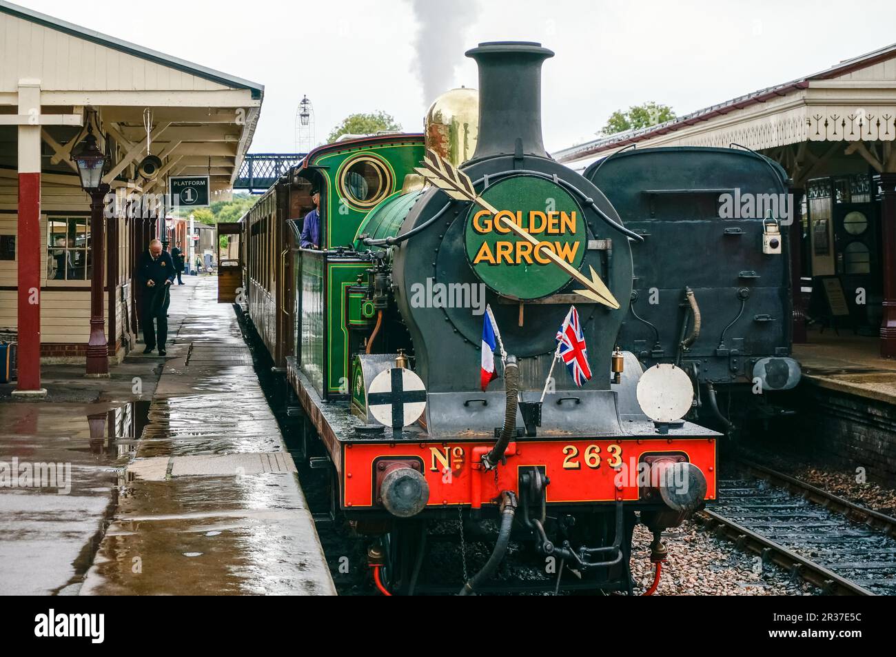 Golden Arrow at Sheffield Park station East Sussex Stock Photo - Alamy