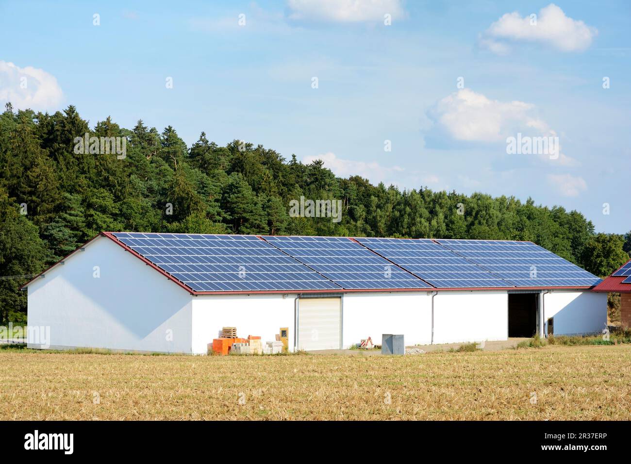 Solar powered barn hi-res stock photography and images - Alamy