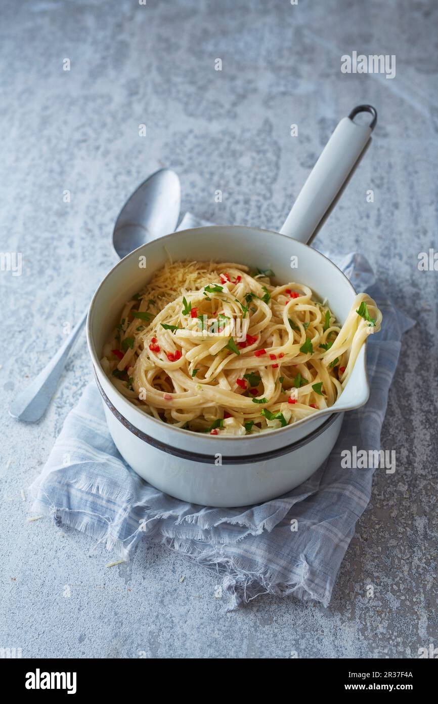 Spaghetti peperonata in a steel pot Stock Photo - Alamy