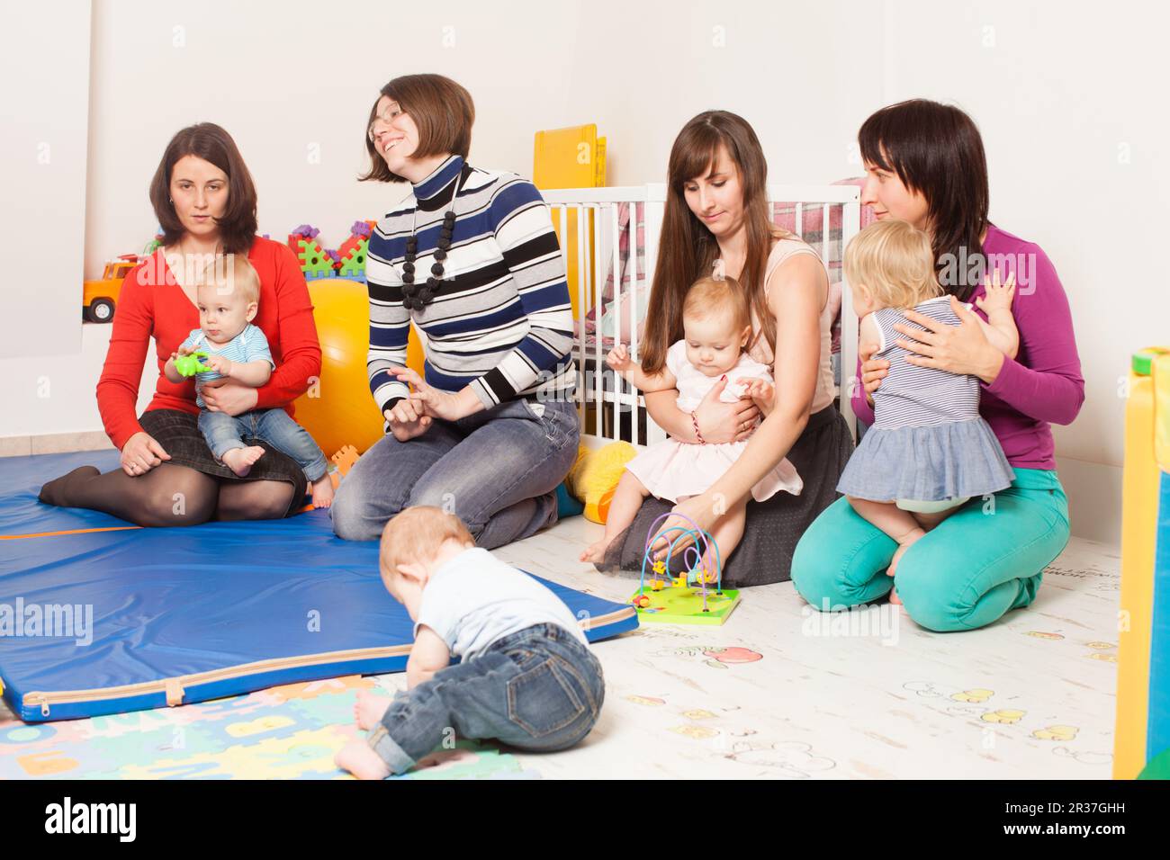 Babies group hi-res stock photography and images - Alamy