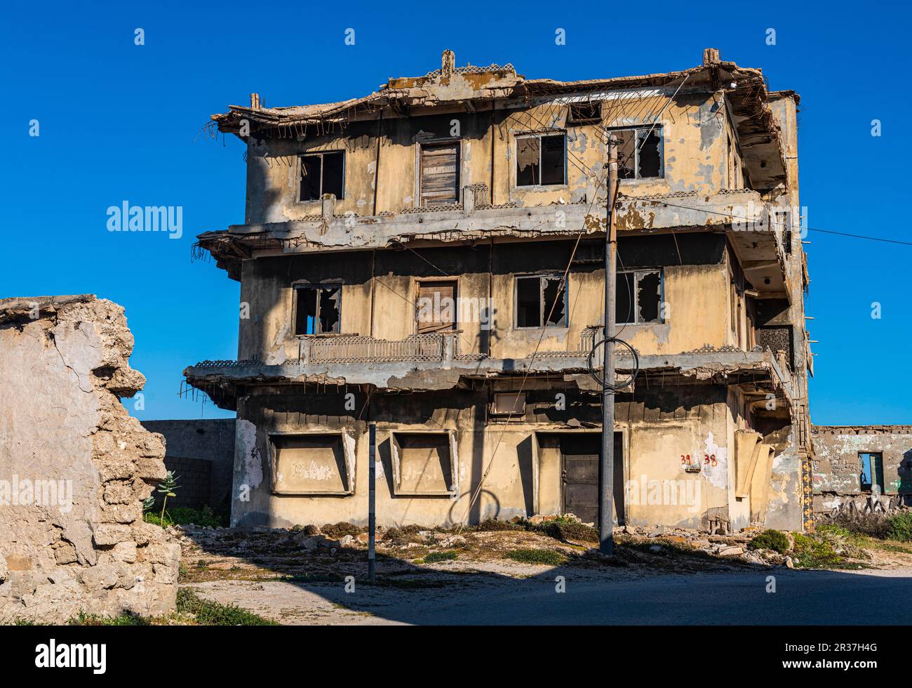 Mud brick structures hi-res stock photography and images - Alamy