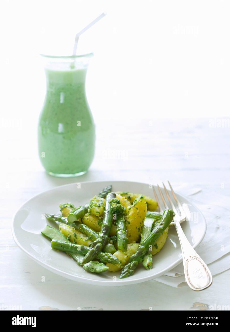 'Schupfnudeln' (finger-shaped potato dumplings) with wild garlic pesto ...
