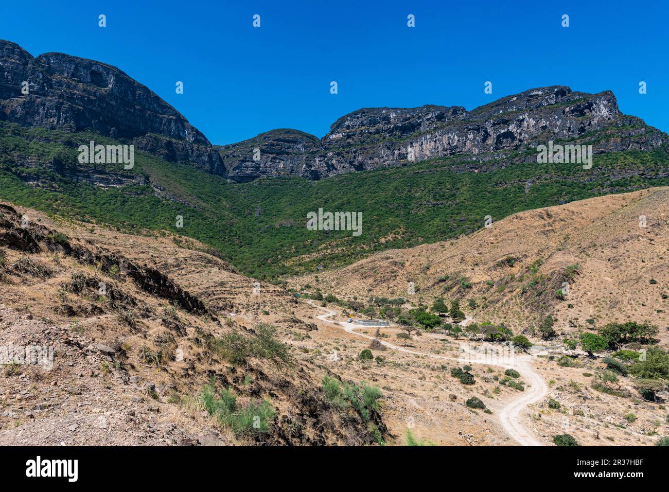 Omani cliffs hi-res stock photography and images - Alamy