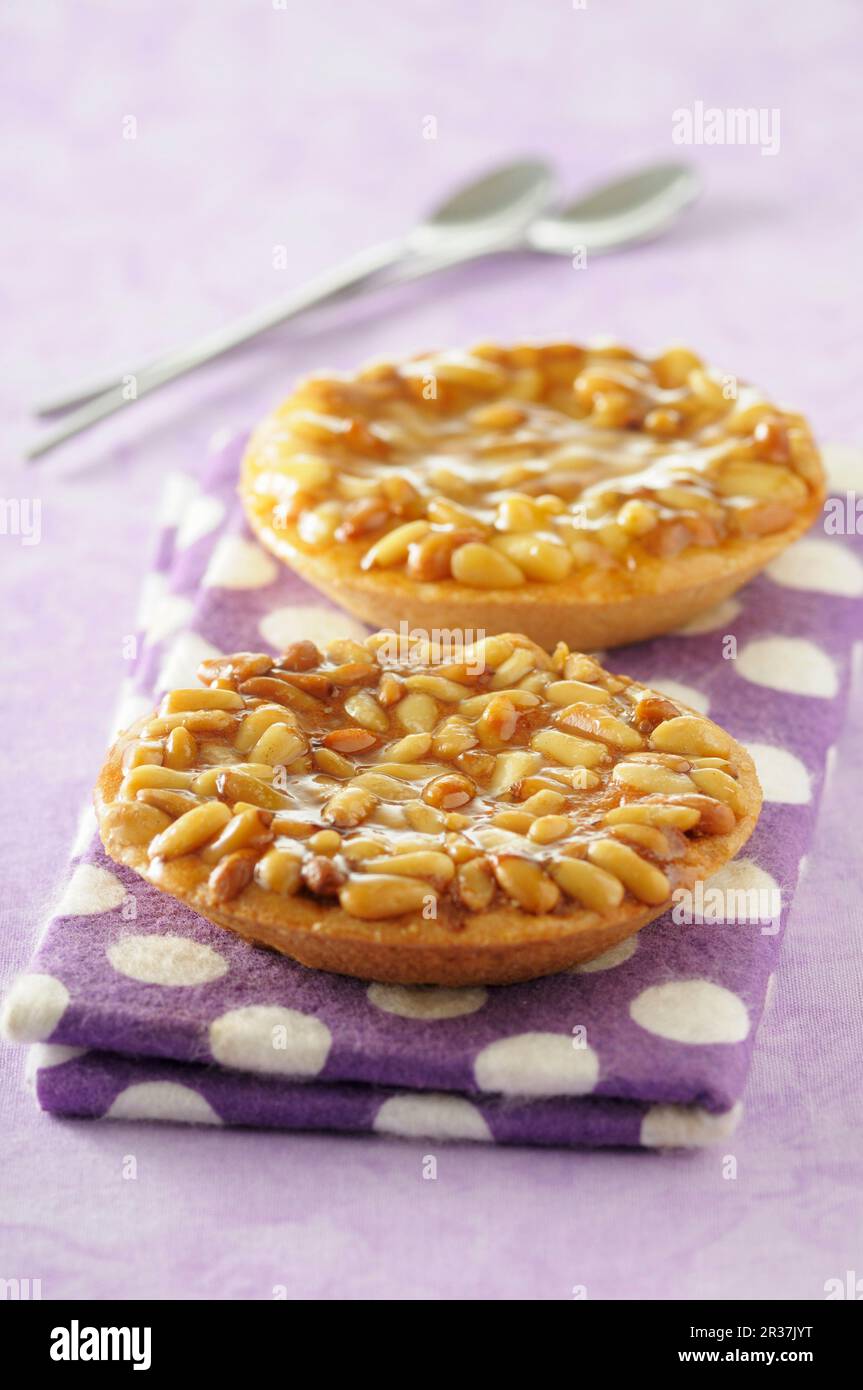 Nut tartlets hi-res stock photography and images - Alamy