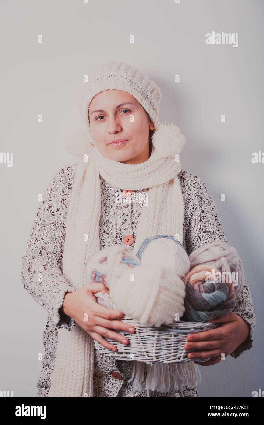 Woman yarn hi-res stock photography and images - Alamy