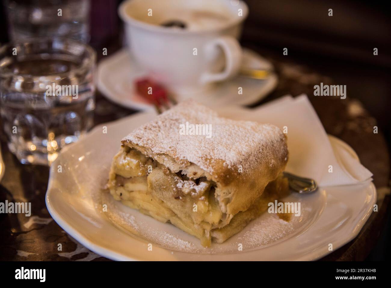 Cafe strudel hi-res stock photography and images - Alamy