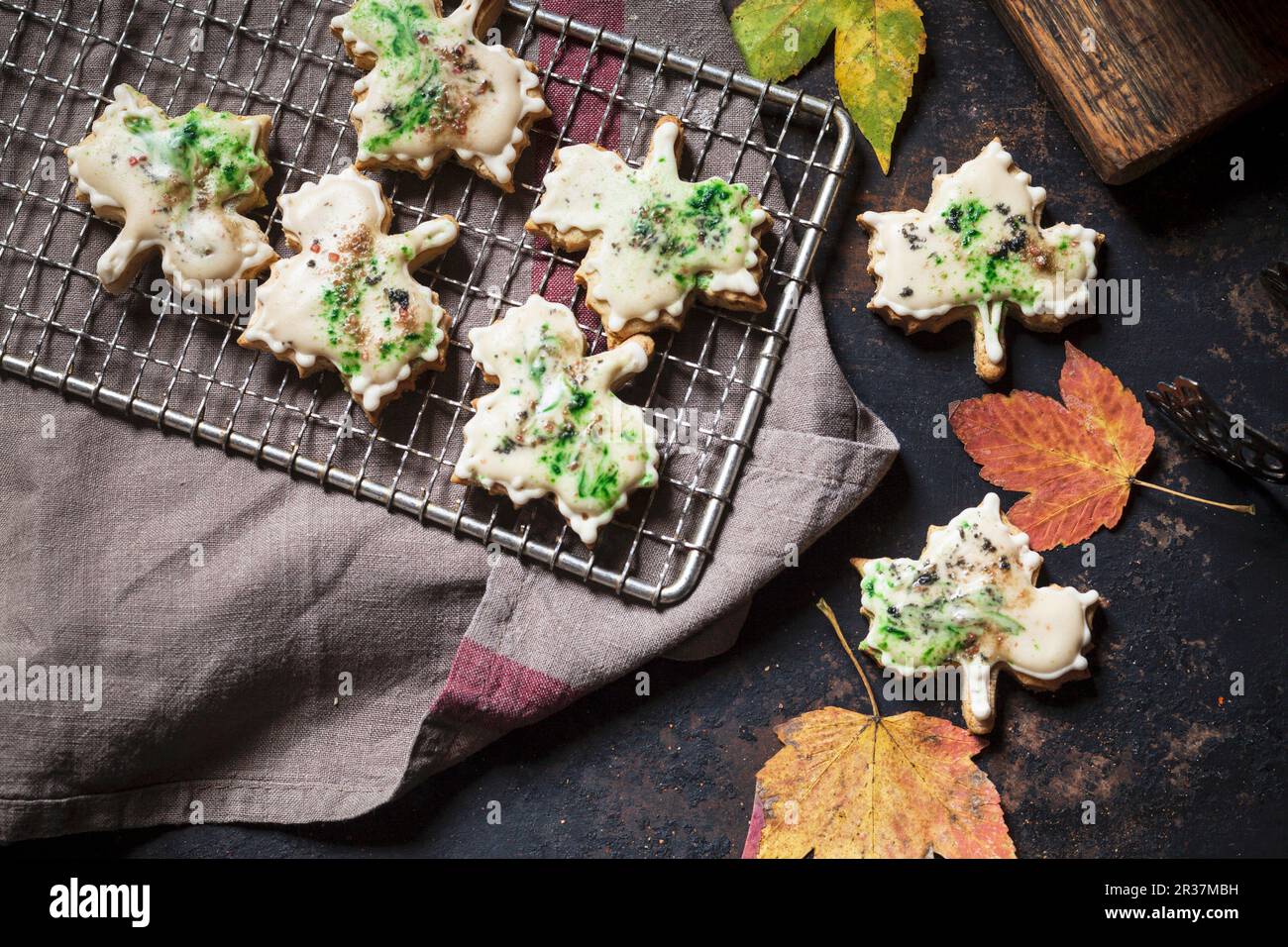 Maple leaf shaped cake hi-res stock photography and images - Alamy